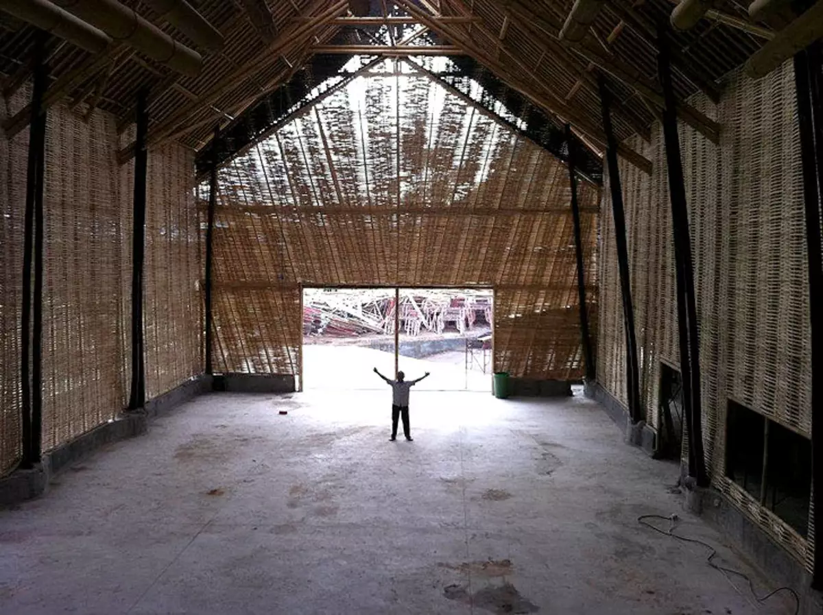 Bali'de üç katlı çikolata fabrikası, 18.000 bambu metreden katlanmış