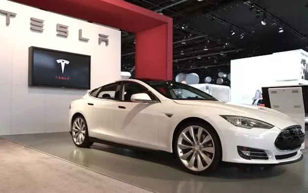 Sii deynta Moodeelka Tesla S: Shirkadda ayaa qorsheynaysa inay bilaabaan bixinta dib u bixinta ee krbeyaanka dhamaadka sanadka
