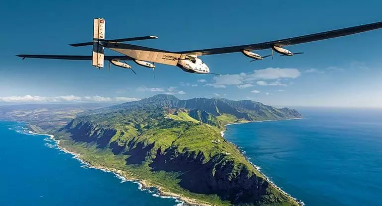 Solar Impuls 2 stecken in Hawaii, bevor er drei Datensätze installiert hat