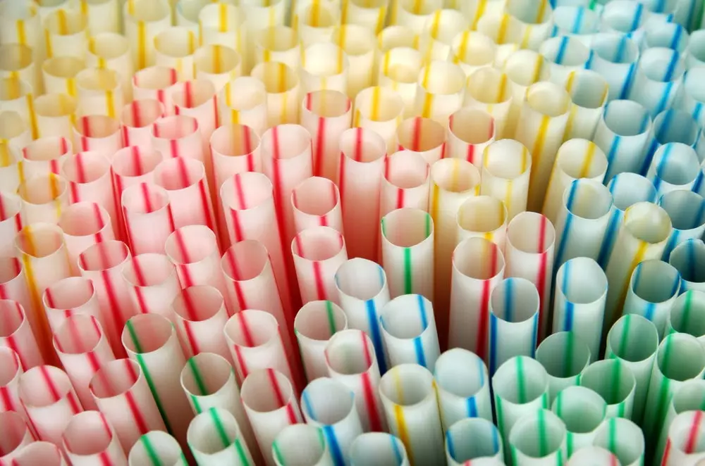 La UE té previst reduir l'ús dels 10 plàstics sol ús més nocius