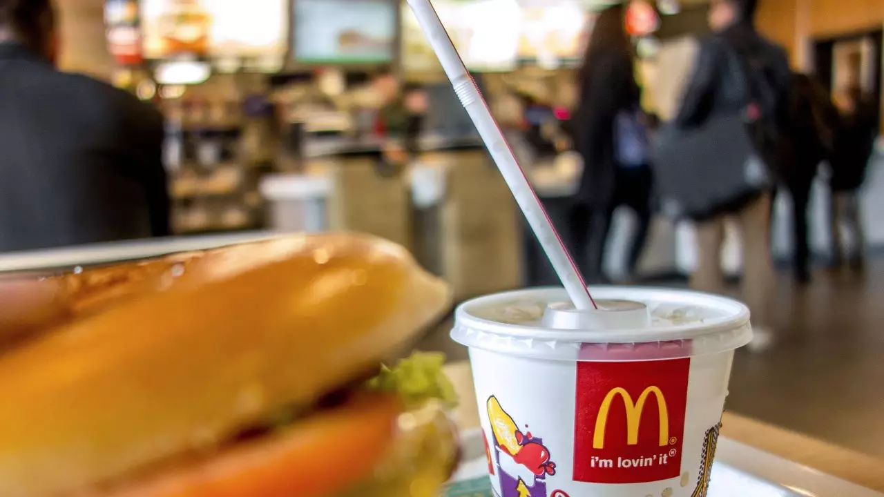 McDonald's megtagadja a műanyag csöveket