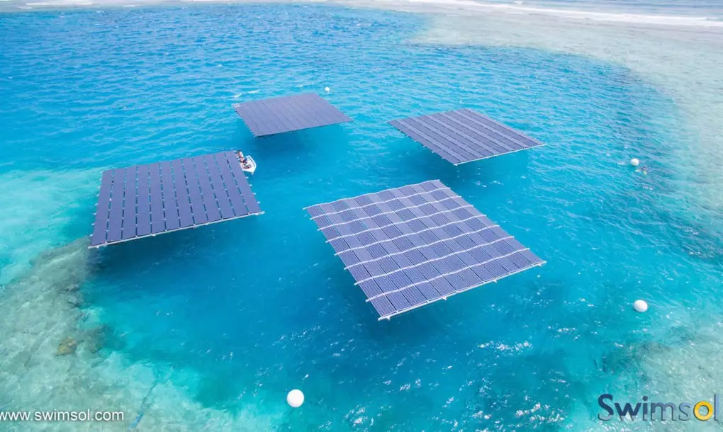 몰디브의 플로팅 태양 전지 패널