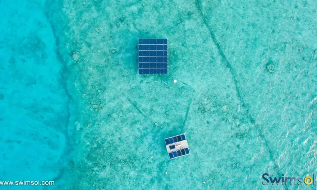 मालदीव में फ्लोटिंग सौर पैनल
