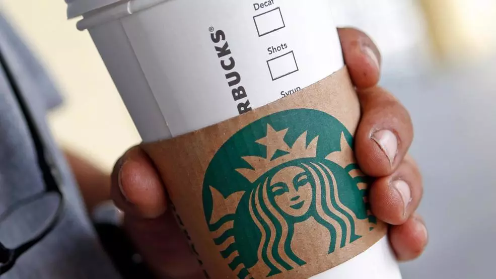 Starbucks inopa mamirioni gumi emadhora kune mumwe munhu anouya ne biodegradable kowpi kapu